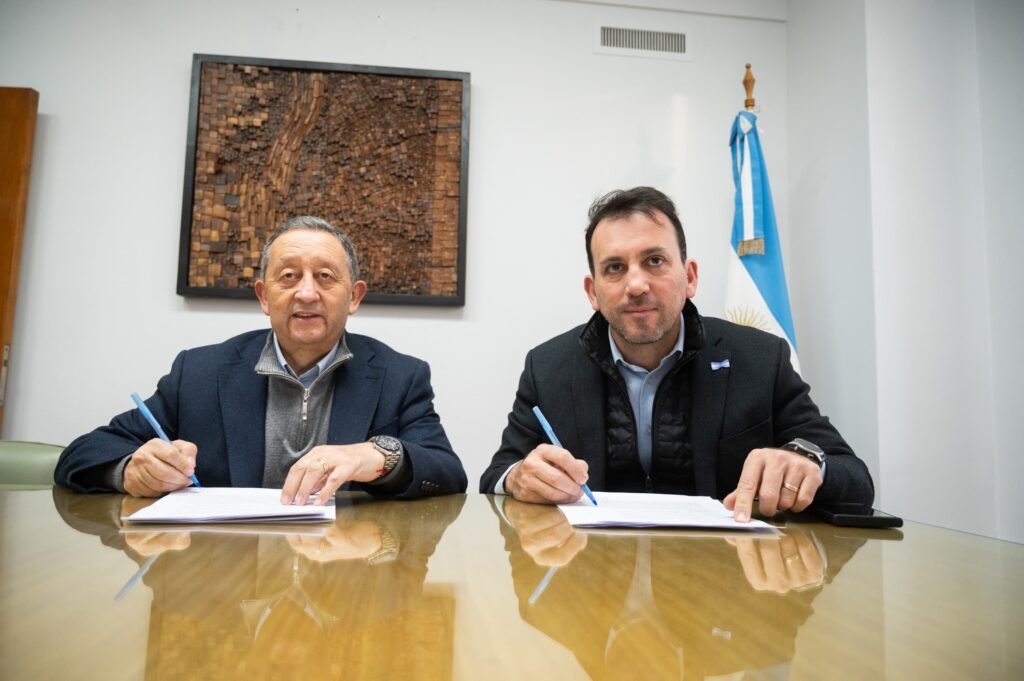 Malargüe y el gobierno de Mendoza firmaron convenios sobre educación y ...